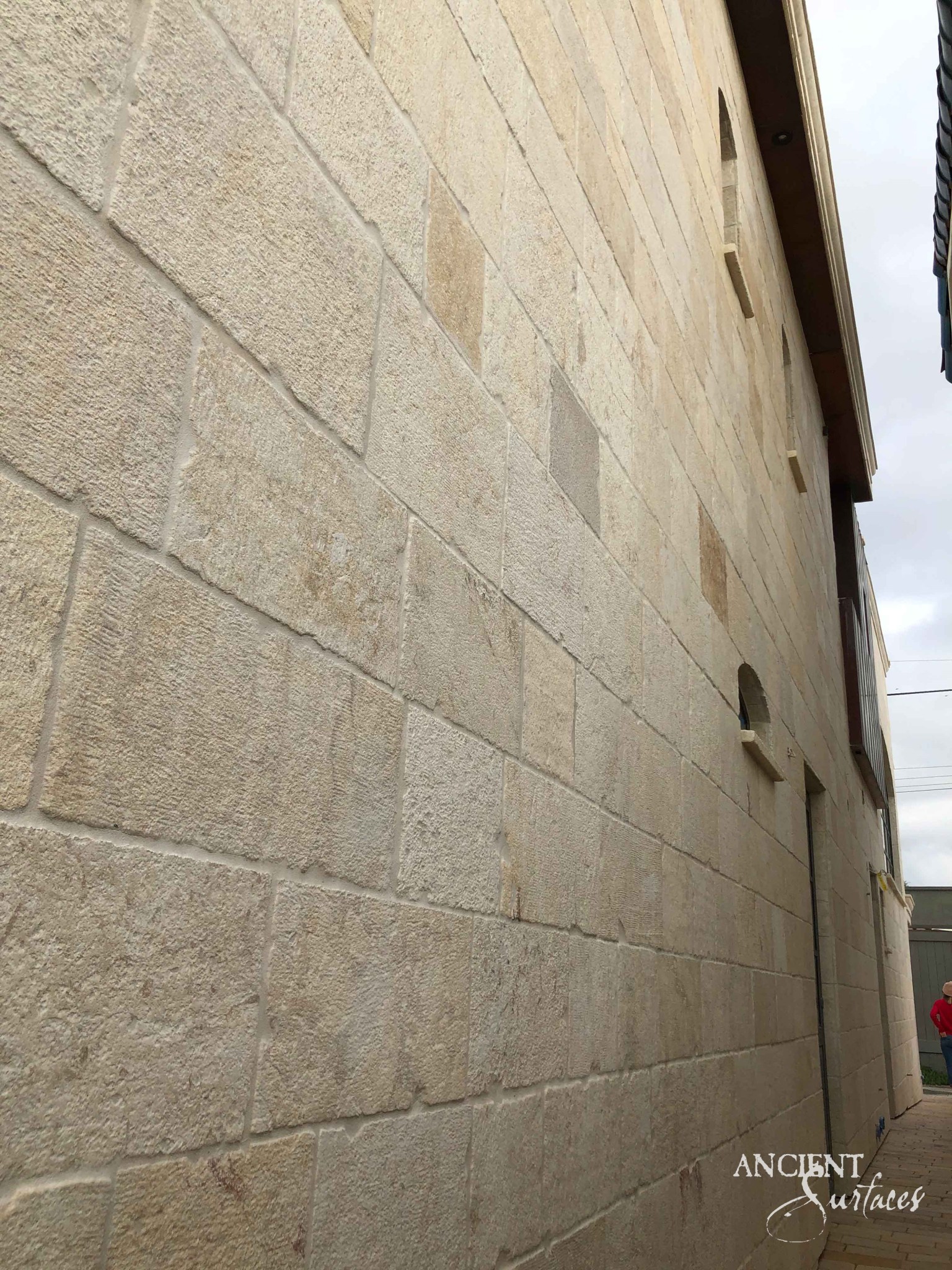 The Art of Elegance: Ancient Surfaces' Wall Cladding for Your Villa