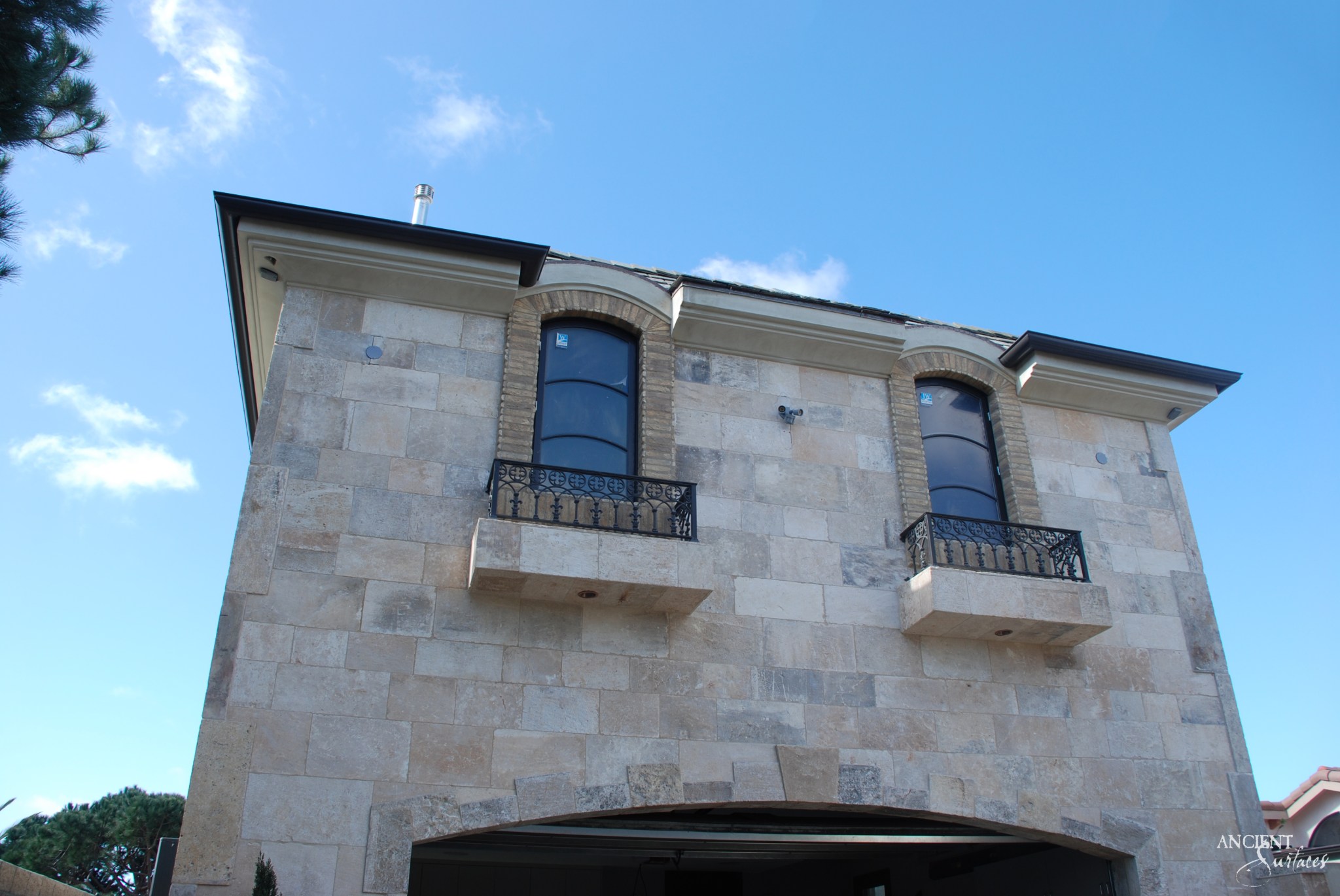 Revamping Villa Grandeur with Antique Limestone Light Kronos Wall Cladding