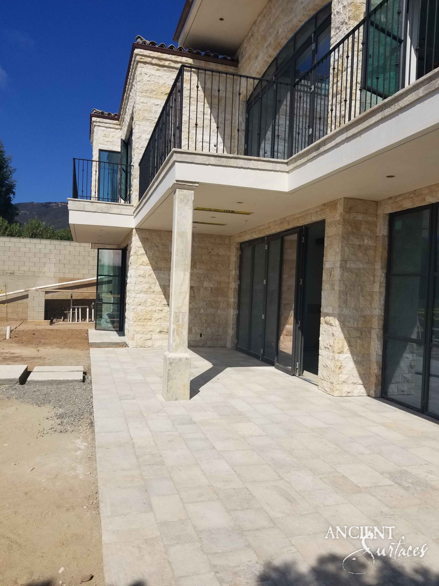 Reinventing Tradition: The Villa Wall Cladding Project by Ancient Surfaces