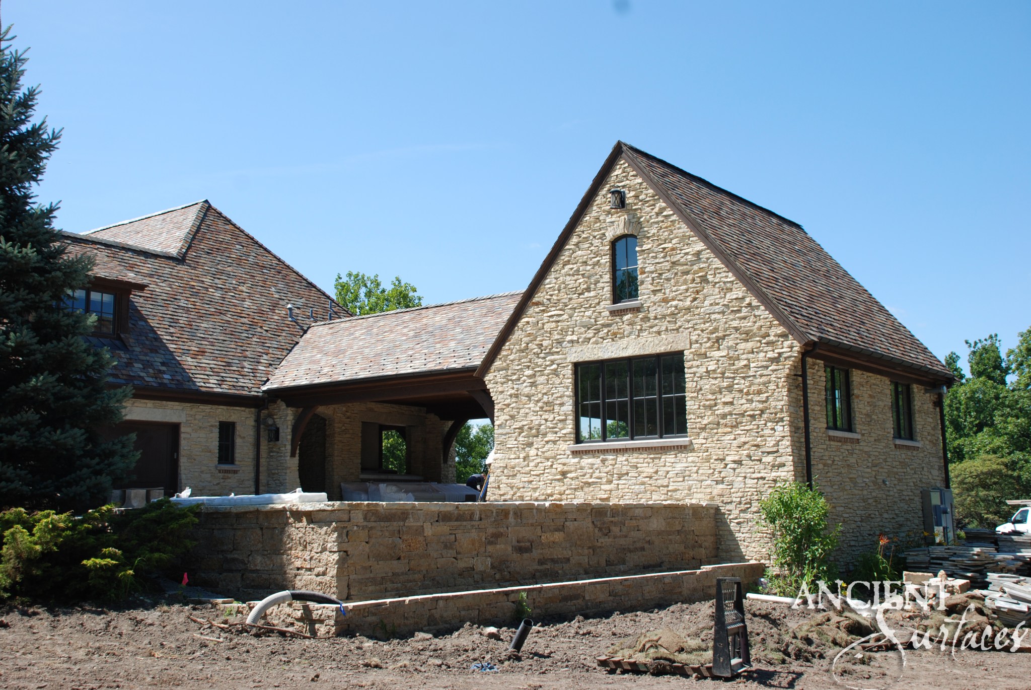 Crafting a Lasting Home: The Character of Reclaimed Stone Wall Cladding